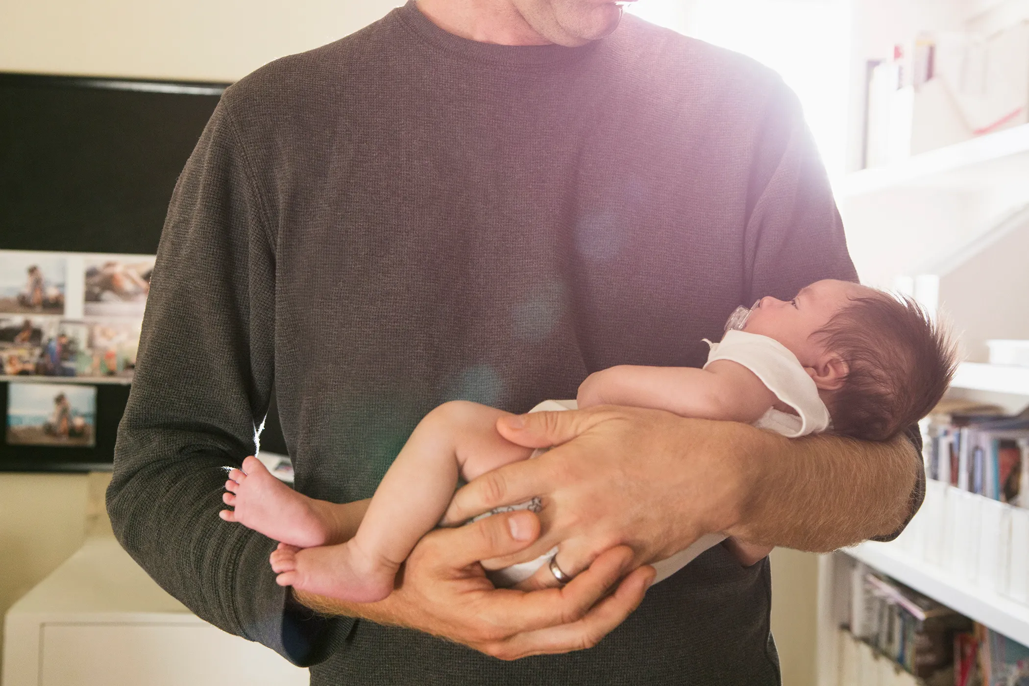 7 Ways for New Dads to Man Up on Paternity Leave | Money